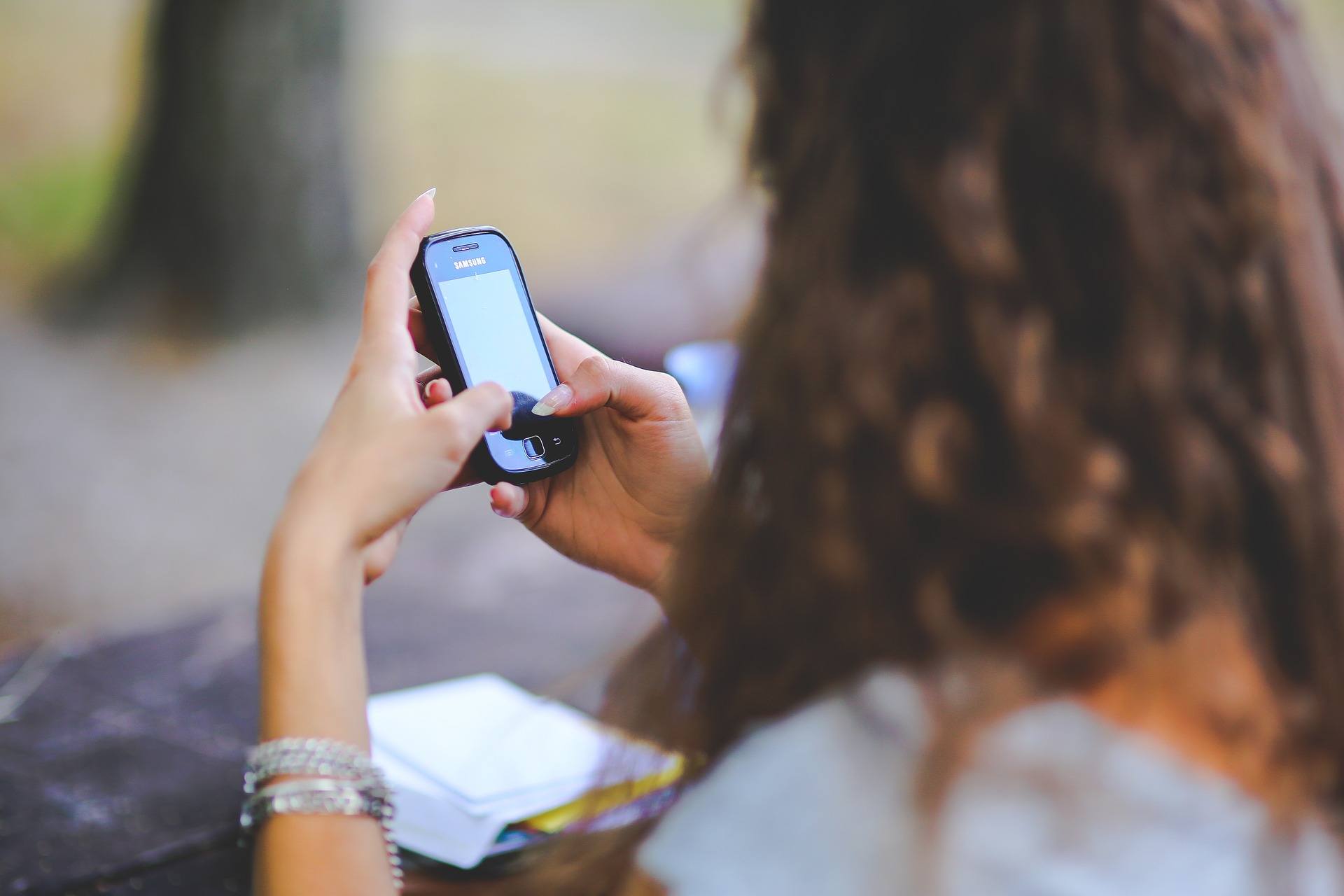 5 Things You Cell Phone is Telling Your Partner - Beverly Hills, CA